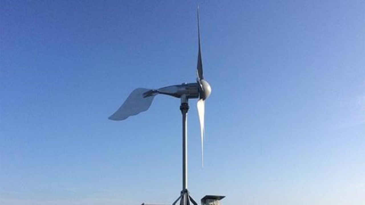 Mini-impianto eolico in casa: quanto costa e come funziona