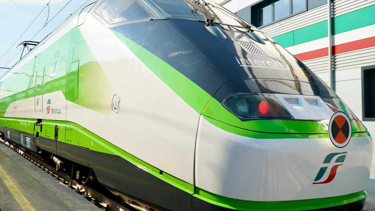 Trenitalia lancia il nuovo Intercity green: in cosa cambia