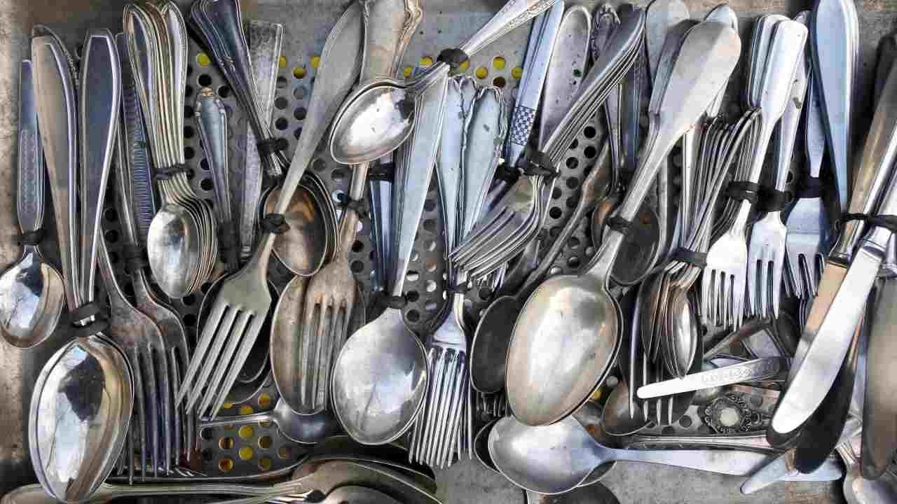 Come va sistemato il cassetto delle posate: fai così