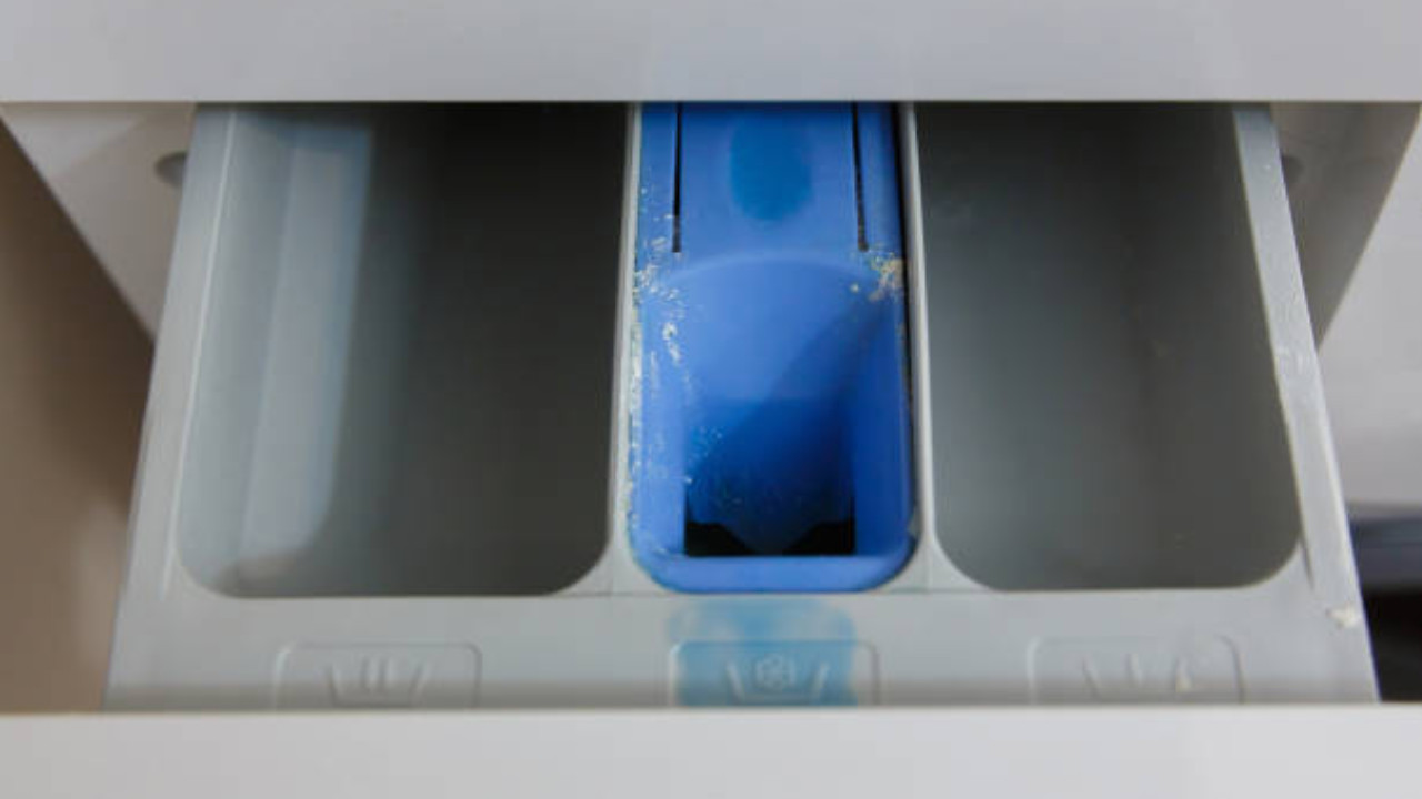 Lavatrice, perché ritrovi la vaschetta ammorbidente piena d’acqua