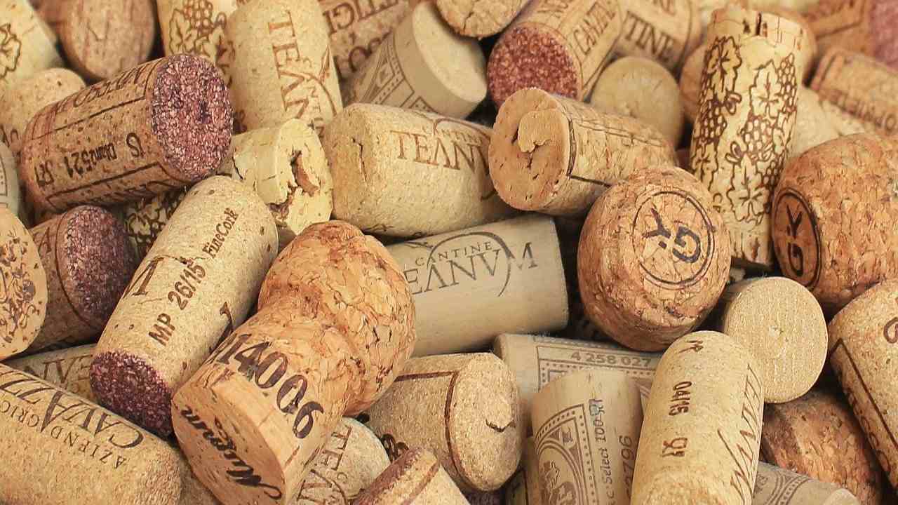 Riciclare i tappi di sughero: cosa puoi farci subito