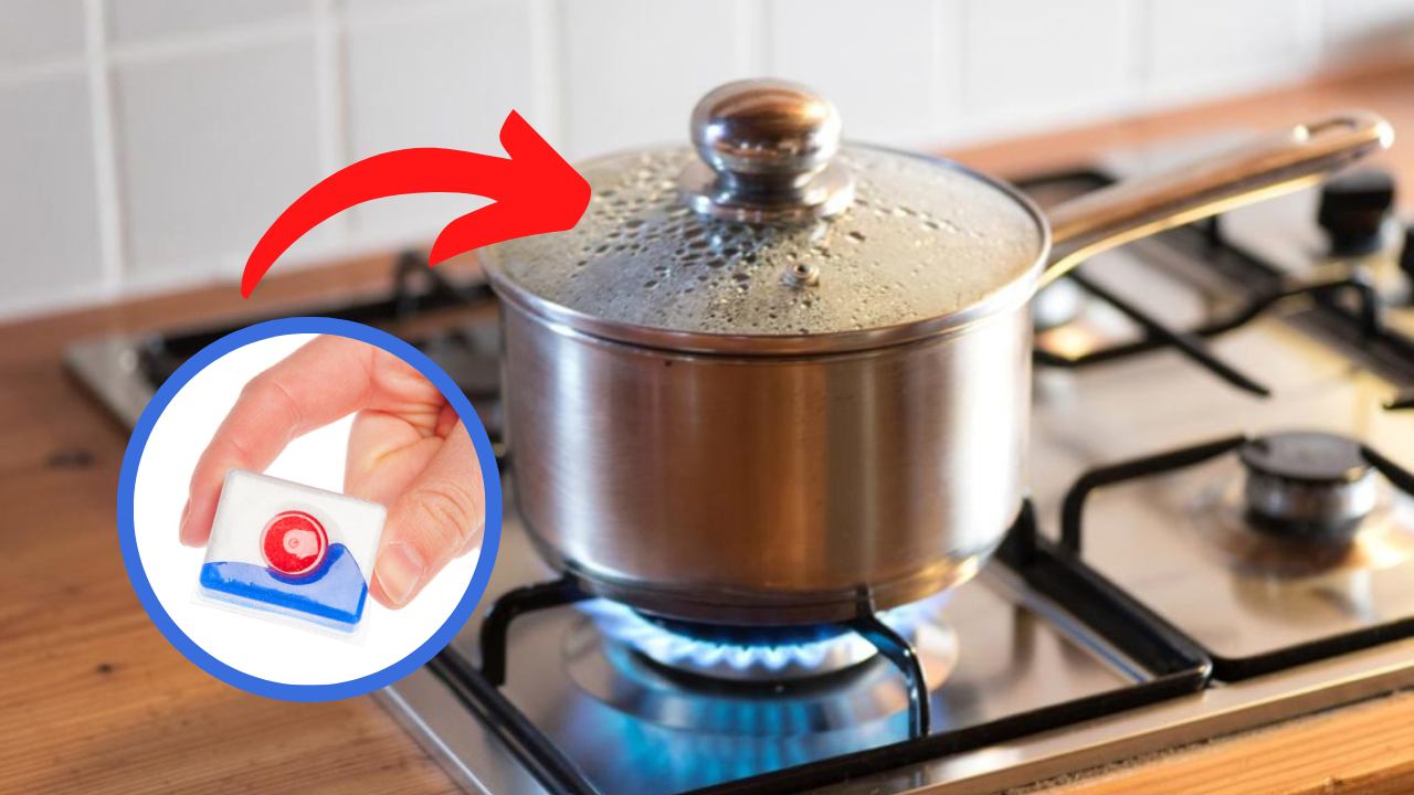 Fai bollire una pasticca per la lavastoviglie, il risultato ti stupirà