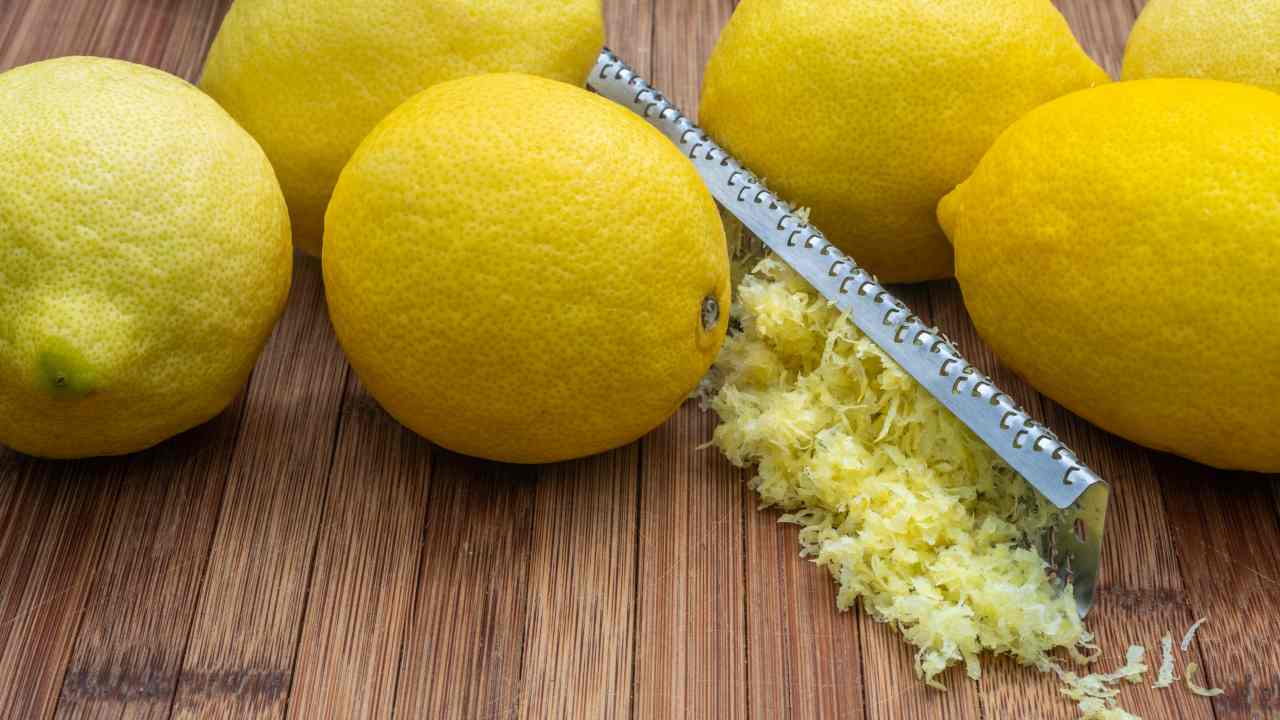 Scorza limone: non immagini quanto è utile, basterà congelarla
