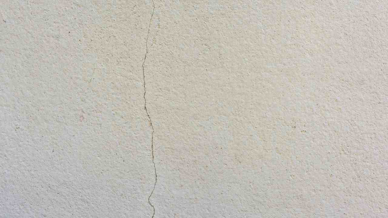 Dimentica il problema crepe sul muro: soluzione la rete porta intonaco