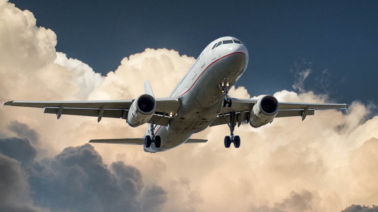 Aereo, quanto inquina? La risposta spiega la diminuzione delle tratte brevi