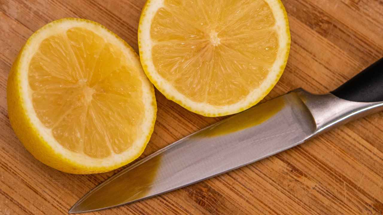 Limoni, evita la muffa: per farlo l'attenzione è tutta nel come si taglia