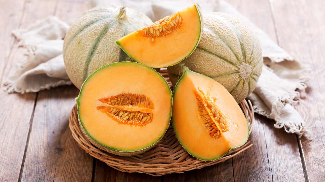 Melone, scegli quello giusto: come fare e la corretta conservazione