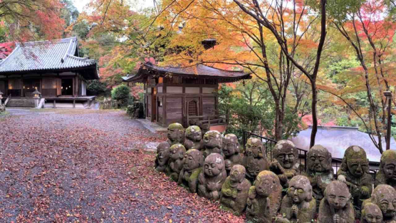 Otagi Nenbutsu-ji: il tempio mistico immerso nel verde