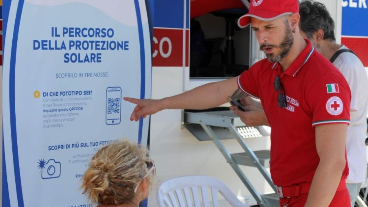 Croce Rossa, i consigli per resistere alle ondate di caldo: cosa mangiare