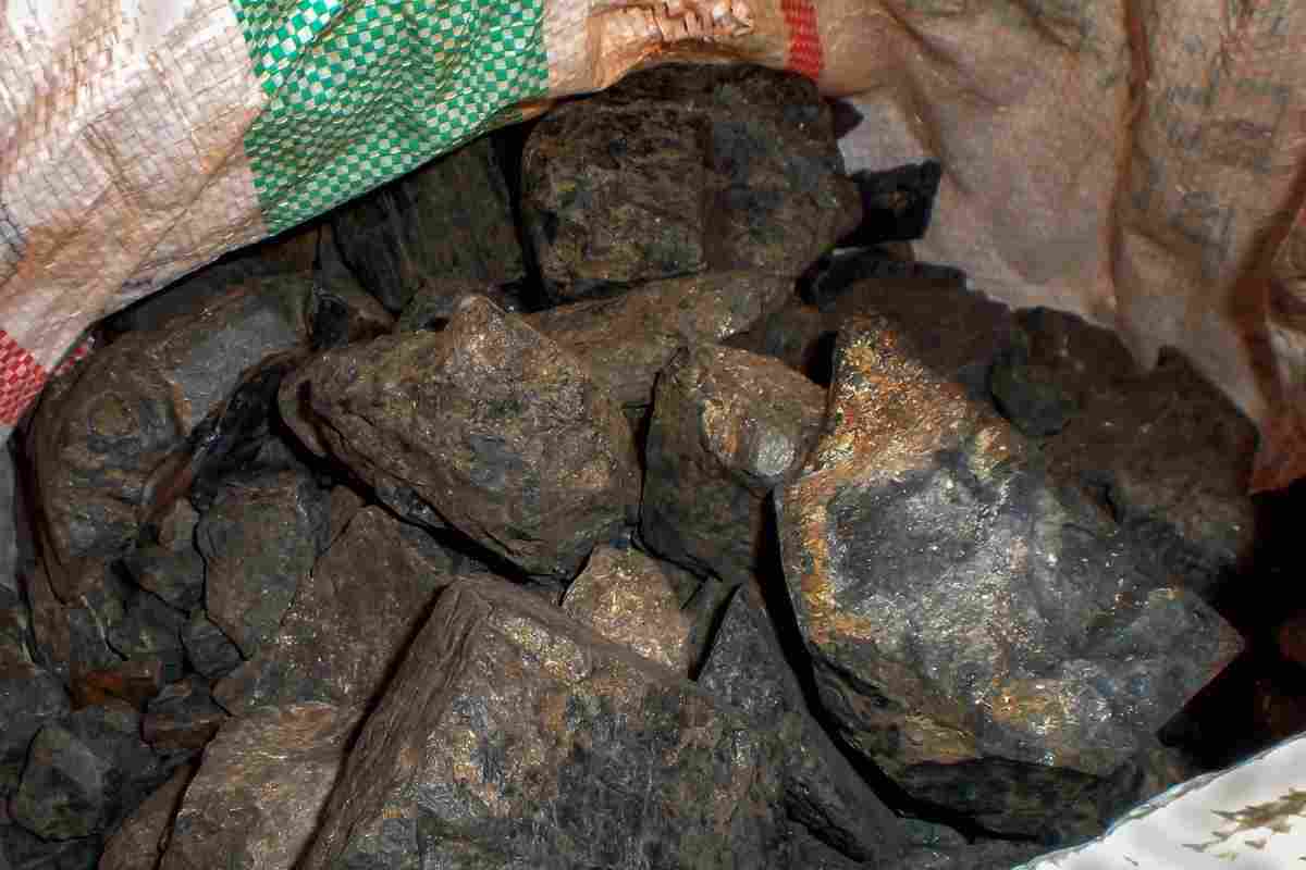 Coltan, cos’è e per cosa viene utilizzato: può costare la vita di un ...