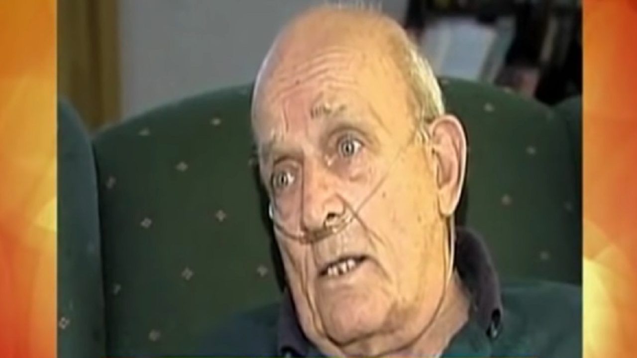 L'anziano signore ha una tosse alquanto preoccupante: quello che scopre ...