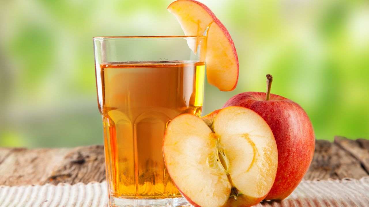 Come preparare il succo di mela in casa: semplice e salutare