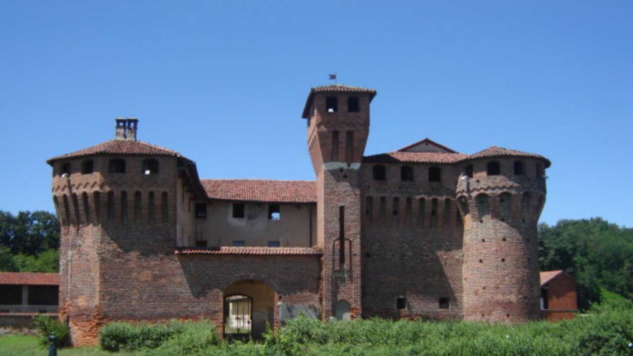 Il Castello che ispirò il canto V dell'Inferno dantesco: qui morirono ...