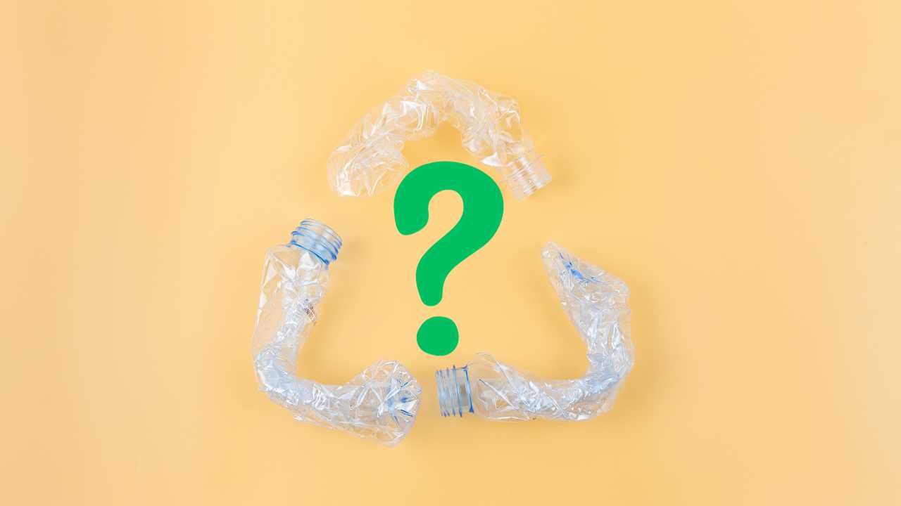 Simbolo della plastica riciclabile, per molti è ingannevole: dove ...